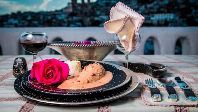 Mole Rosa: El secreto de Taxco - 🧐